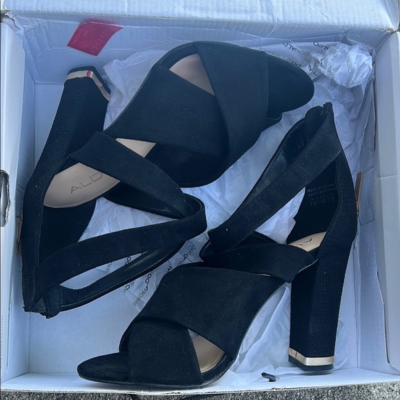 Aldo | Shoes | Aldo Black Block Heel Sandals With Crisscross Straps ...